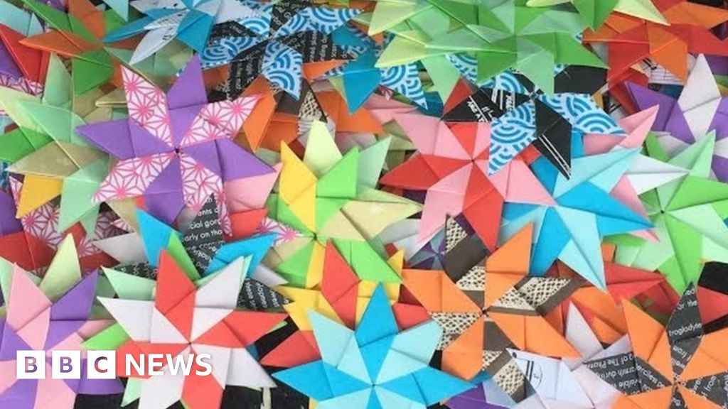 How origami is helping prisoners in Wiltshire rehabilitate - BBC News