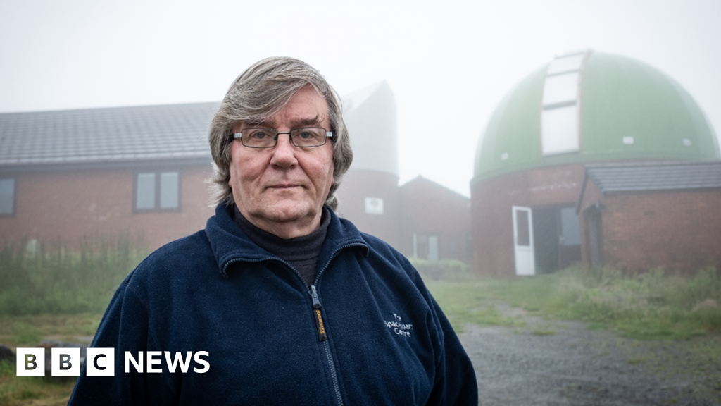 Extinction events: The man helping protect earth - BBC News