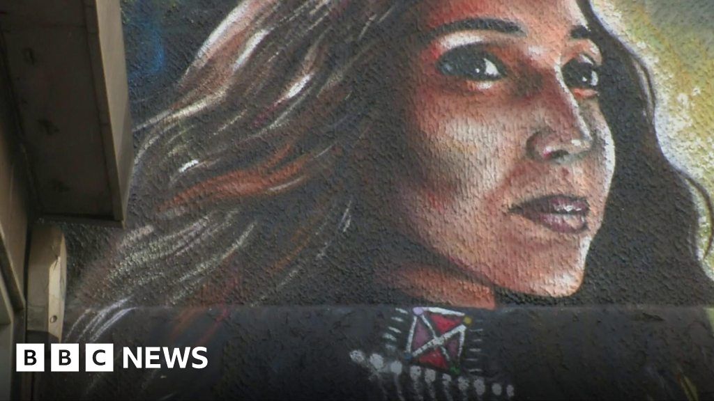 Celebrating immigration through street art - BBC News