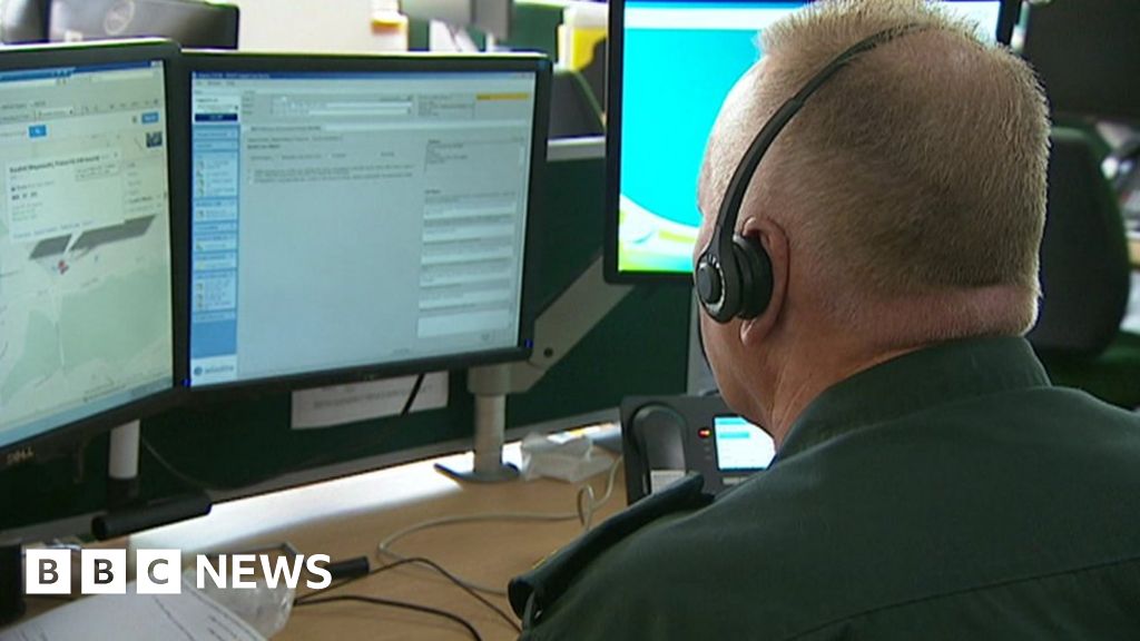 Sepsis: Ambulance call handlers 'must spot condition' - BBC News