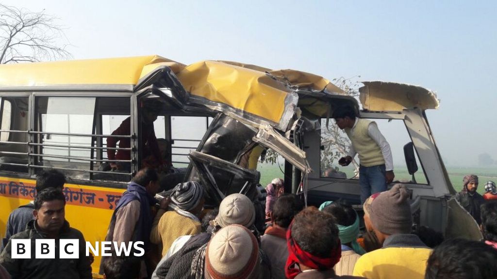 India school bus crash kills 15 pupils - BBC News
