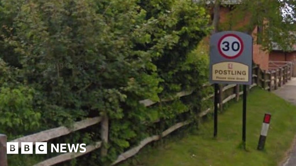 Kent Tiger Moth plane crash kills man and injures another