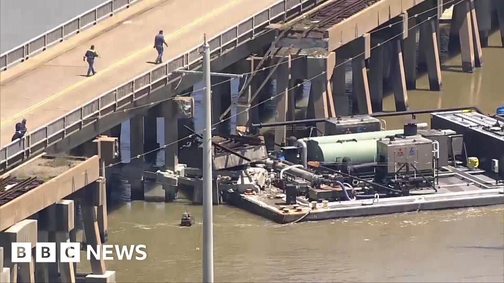 Aerial video shows barge collision with bridge in Texas