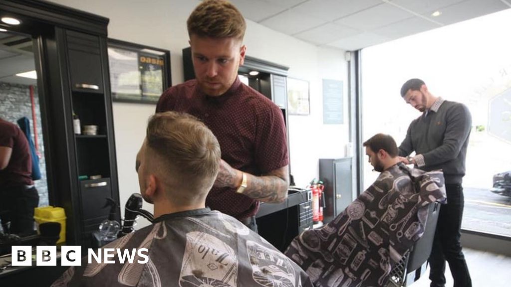 Newcastle-under-Lyme barber has nearly 600 bookings - BBC News