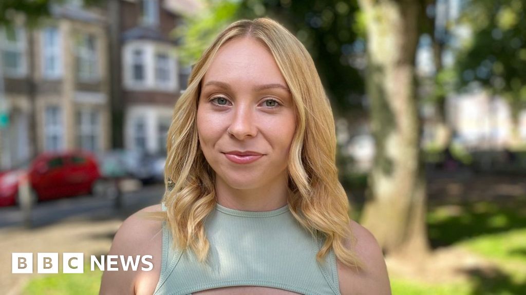 Alcohol: Going sober in my 20s has dramatically changed my life - BBC News