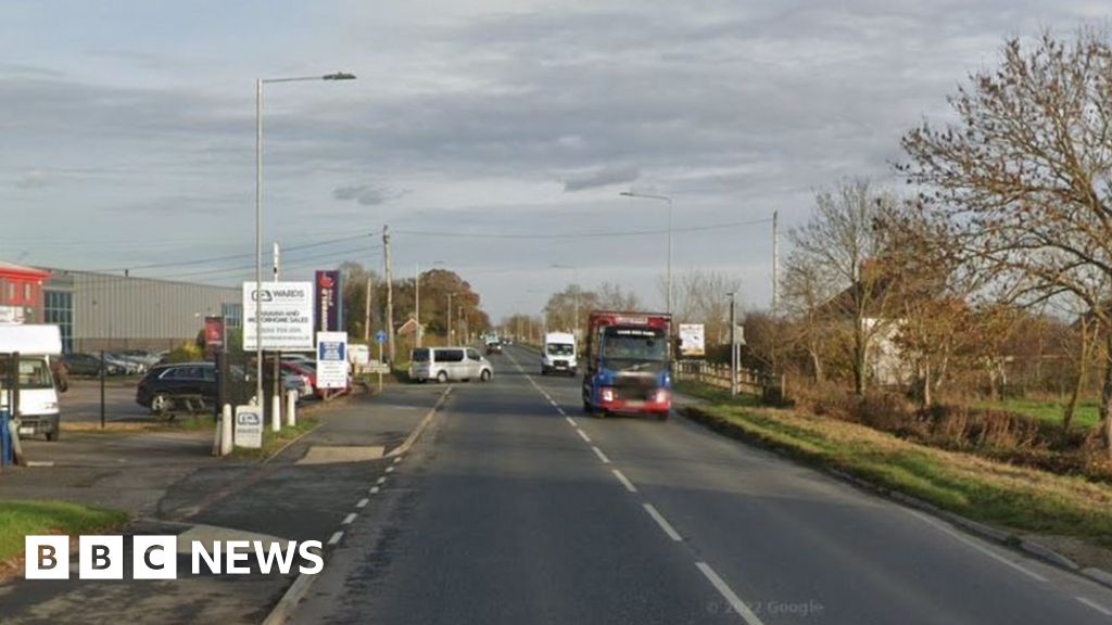 Man dies after being hit by 4x4 at a garage in Broughton - BBC News