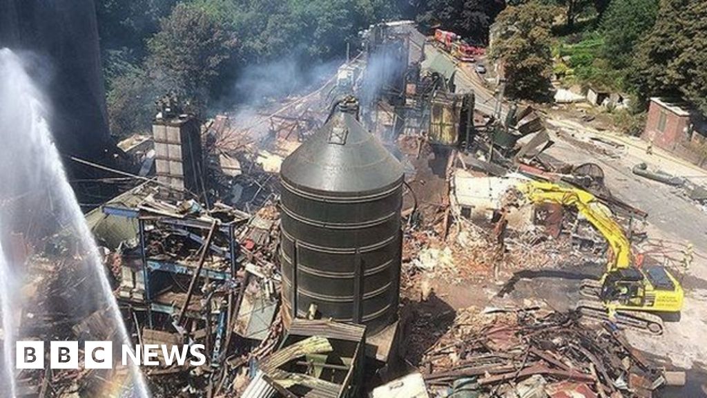 Derek Moore inquest hears of Bosley mill fire devastation - BBC News