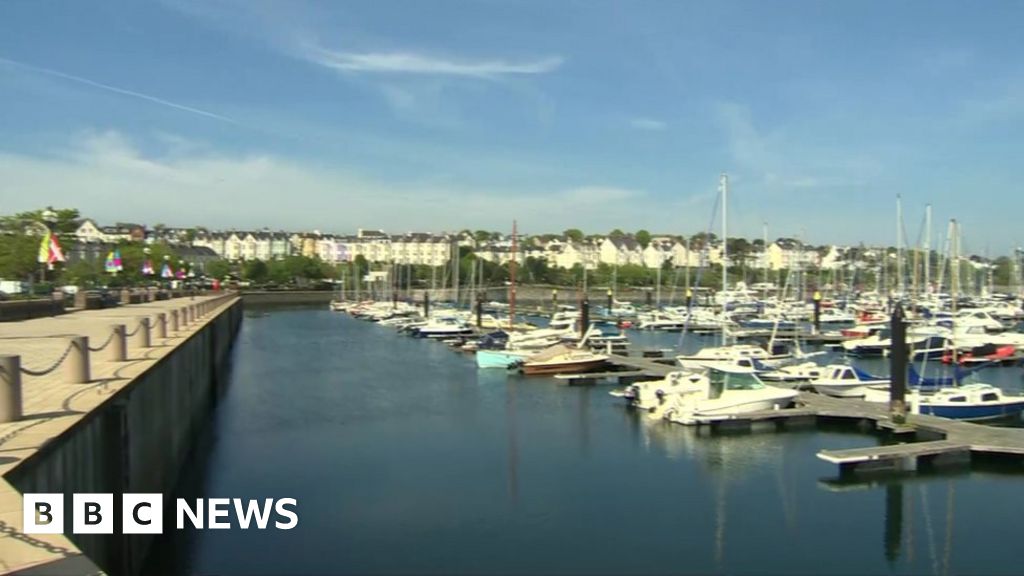 New plans unveiled to develop Bangor seafront - BBC News