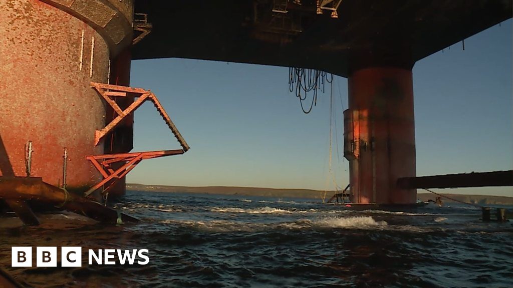 Transocean Winner rig removal work continues - BBC News