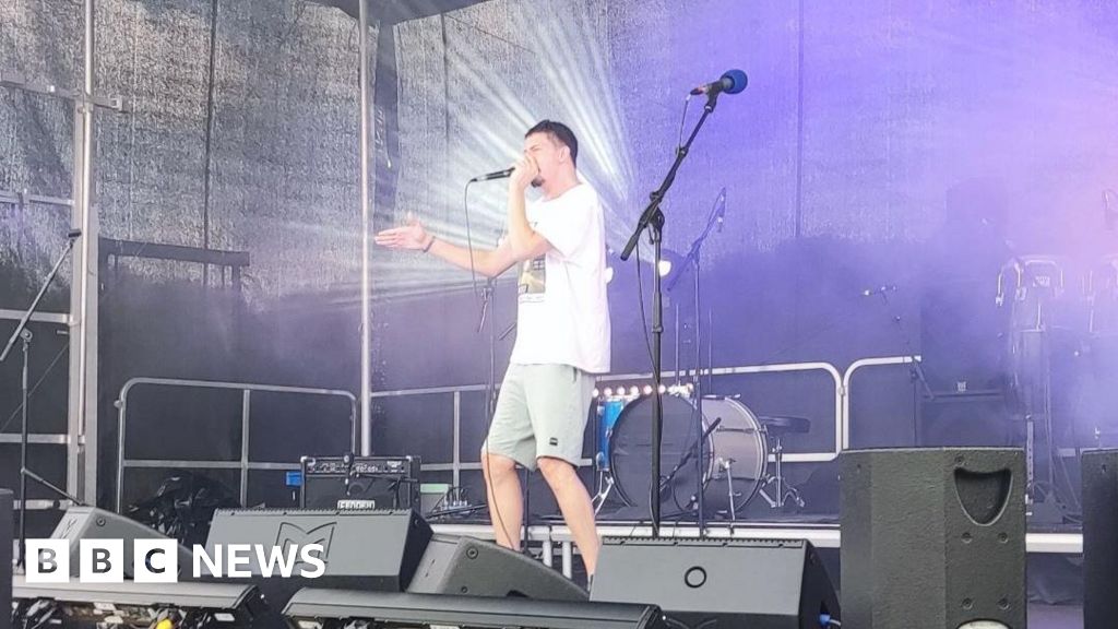 Tamworth: Art group Nue plans projects after £56k funding - BBC News