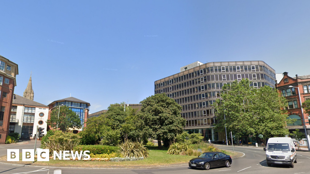 Work begins to transform 'outdated' Nottingham roundabout - BBC News