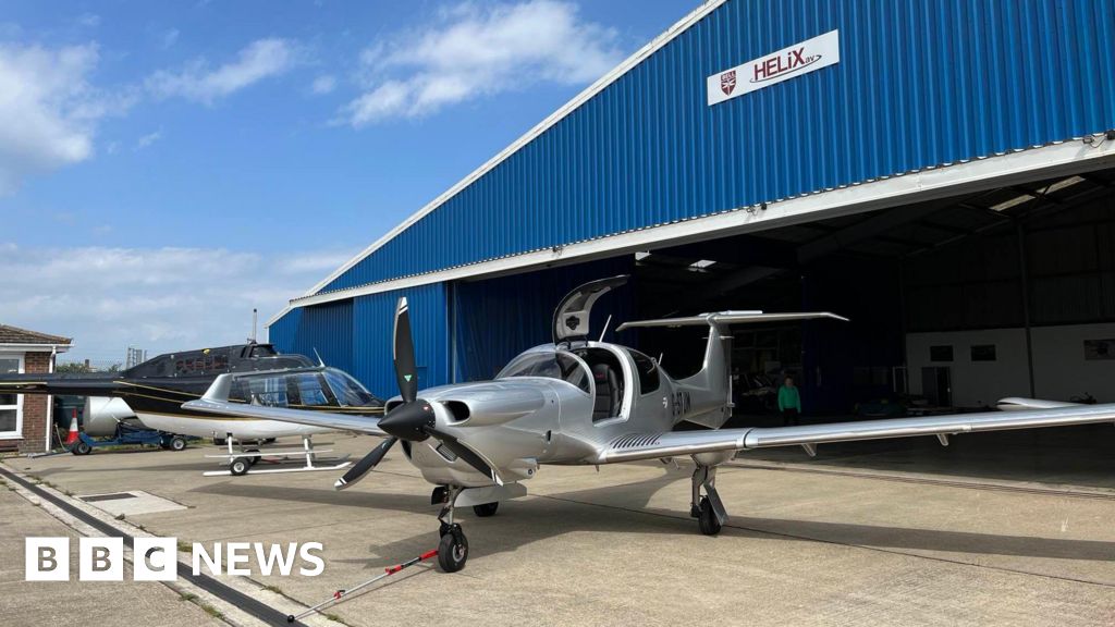 Manston Airport set for flights within four years - BBC News