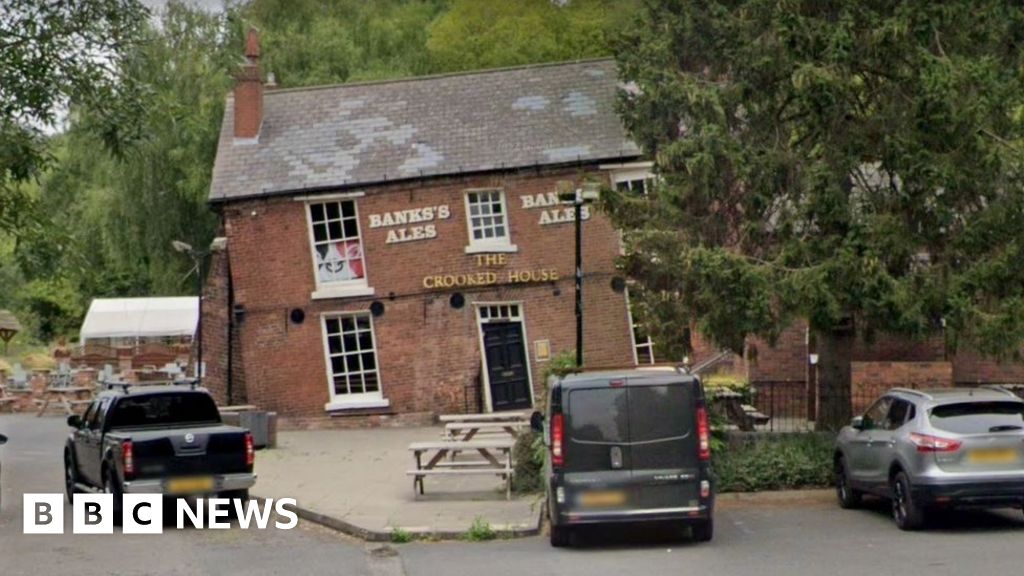 The Crooked House: Britain's 'wonkiest pub' for sale for £675,000 - BBC News