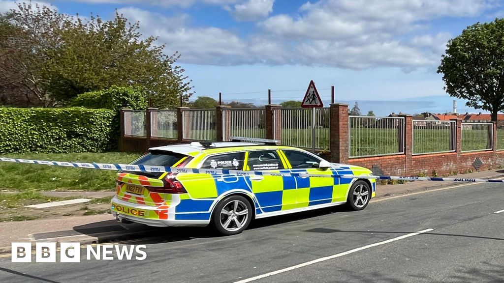 Three people taken to hospital after Gorleston collision - BBC News