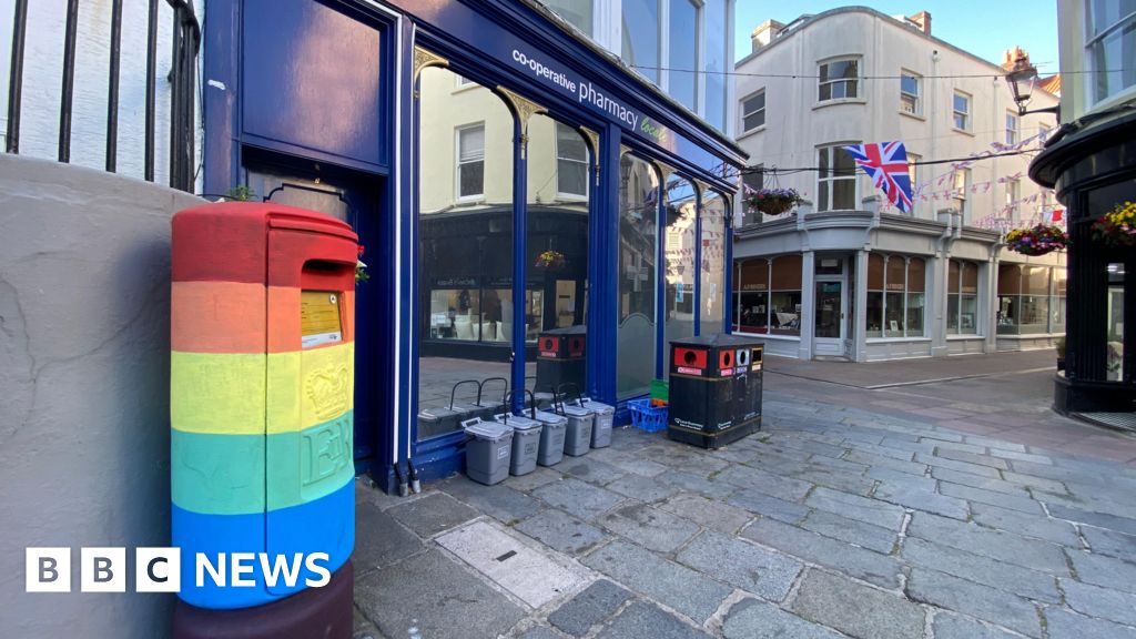 Post office to return to past home in St Peter Port