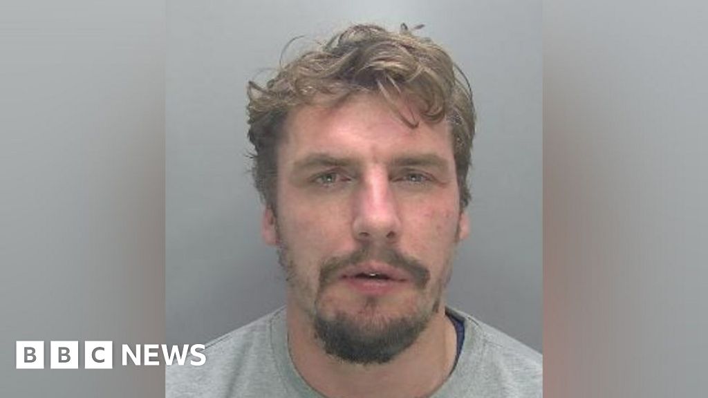 Machete-wielding man jailed for aggravated burglary in Cambridge - BBC News