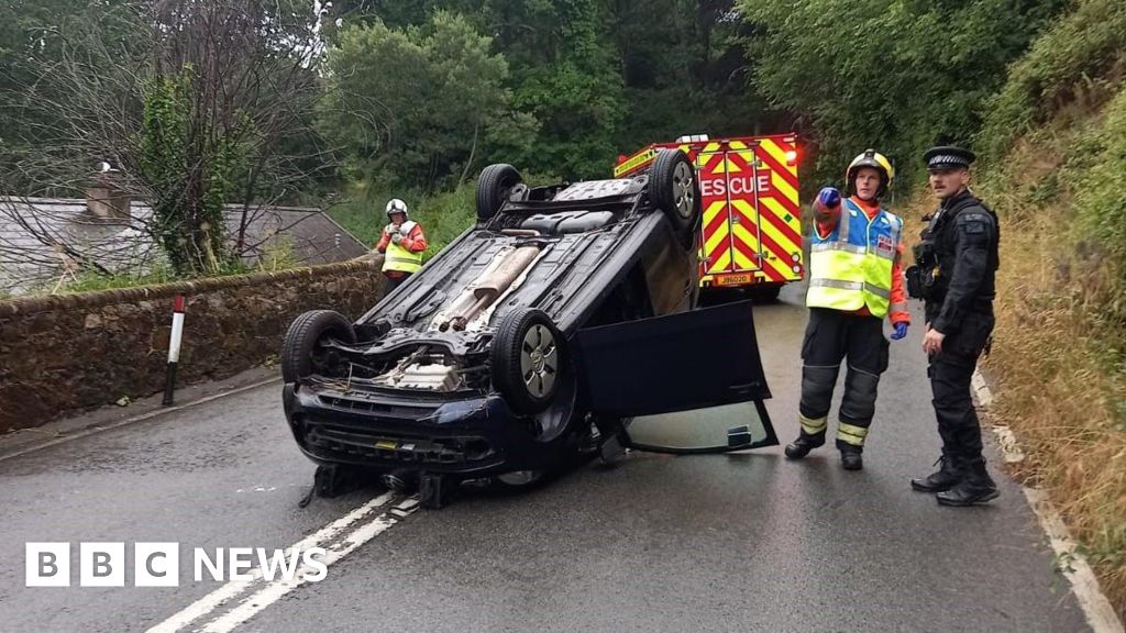 Rainfall sparks 'hazardous' driving conditions and crashes - BBC News