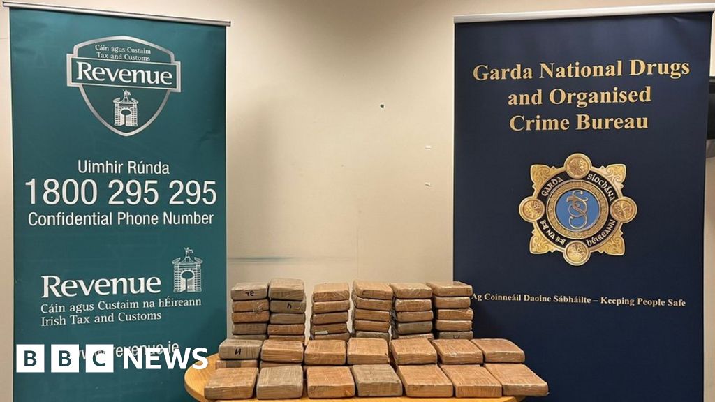 Cork cocaine seizure: Three arrested after €4.2m drugs find - BBC News