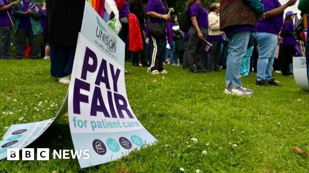 Healthcare workers start two-day strike over pay - BBC News