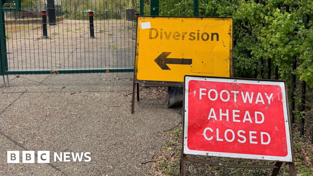 Colchester Castle Park bridge repairs planned after long closure - BBC News