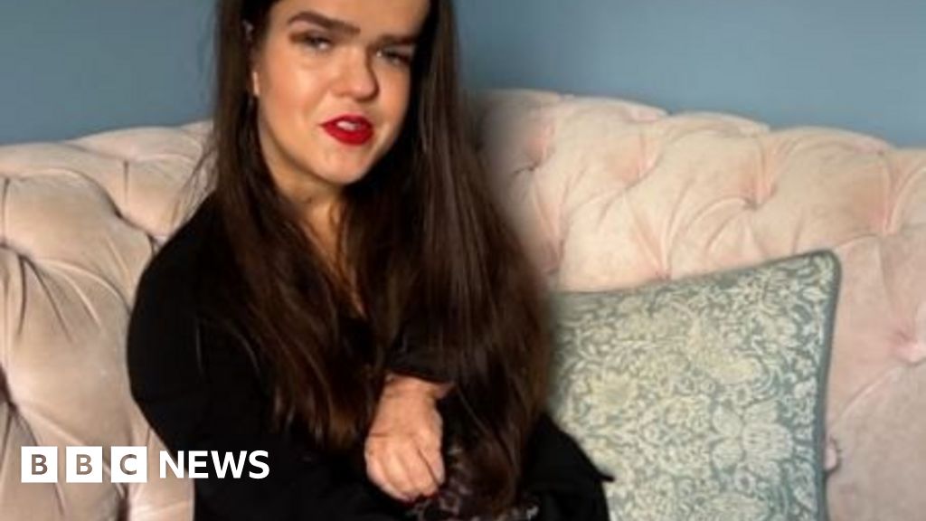 Gloucestershire glamour model with dwarfism champions inclusivity - BBC ...
