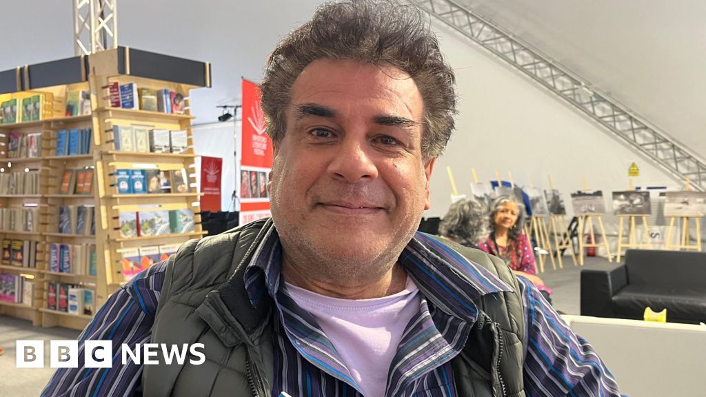 Bradford Literature Festival: Visitors praise event 10 years on - BBC News