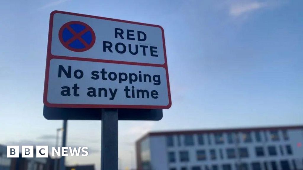 Medway: Red routes in three towns to target congestion - BBC News