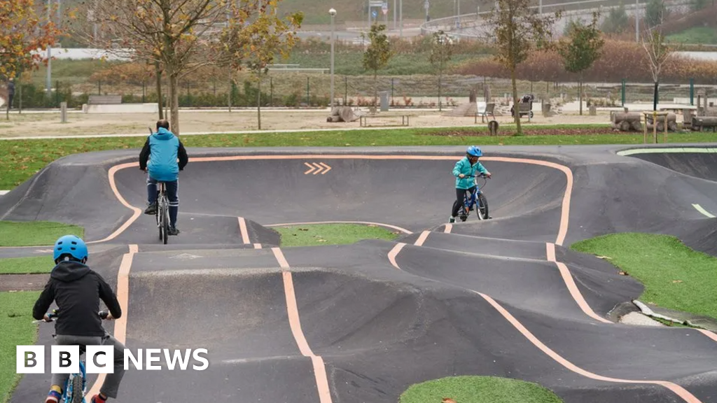 Work to start on new purpose-built cycle track in Worcester - BBC News