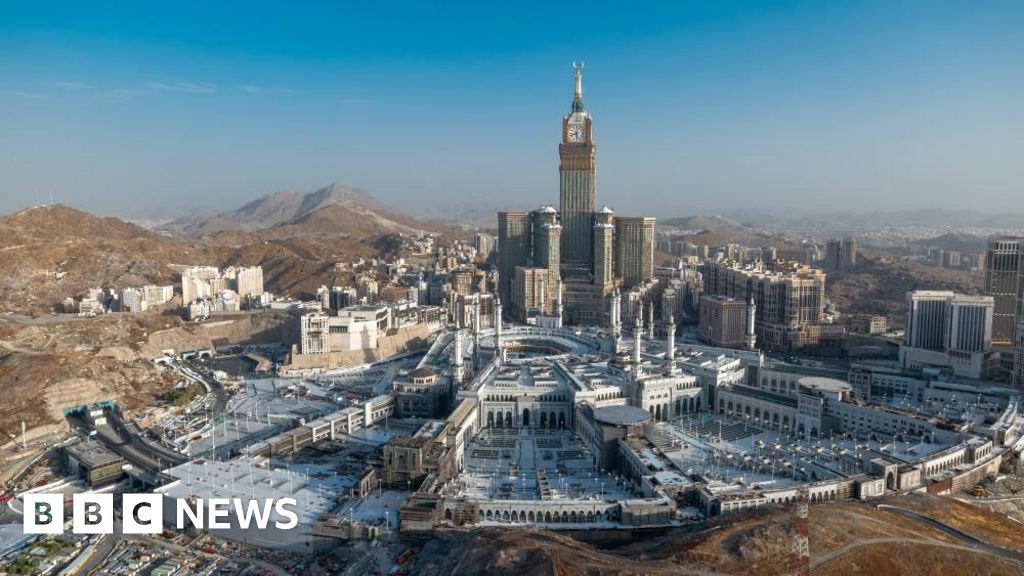 Mecca: The evolution of the Grand Mosque - BBC News