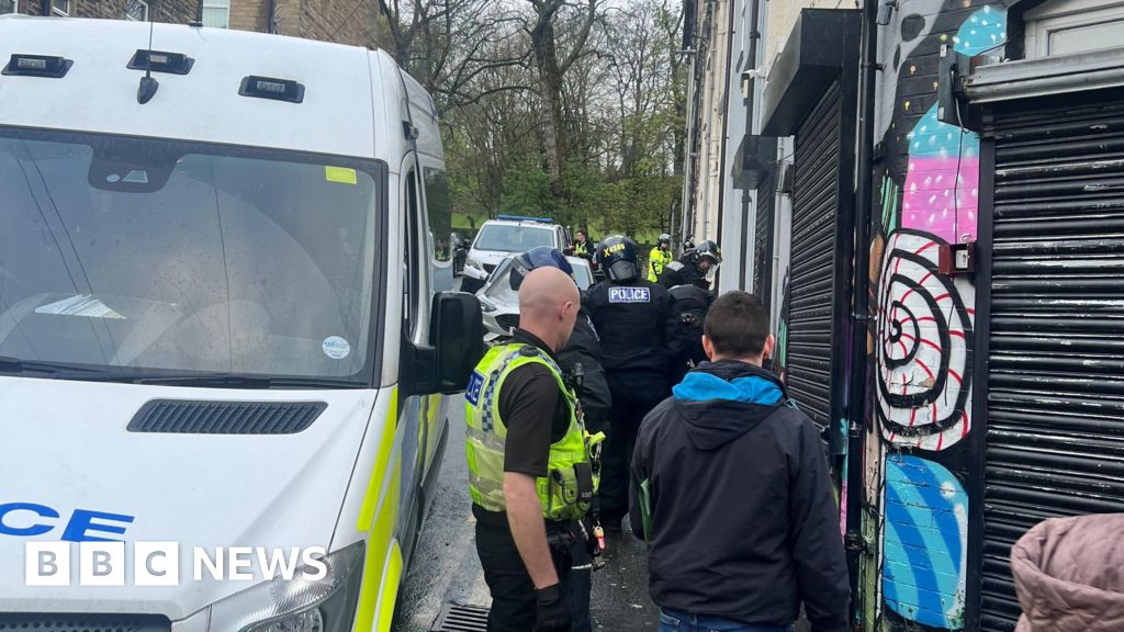 Weapons seized and 62 arrested in Skipton and Keighley drug raids - BBC News