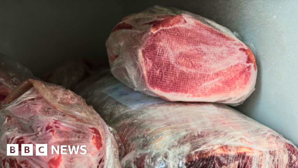 Illegal meat sellers in Reading fined after sheep heads seized - BBC News