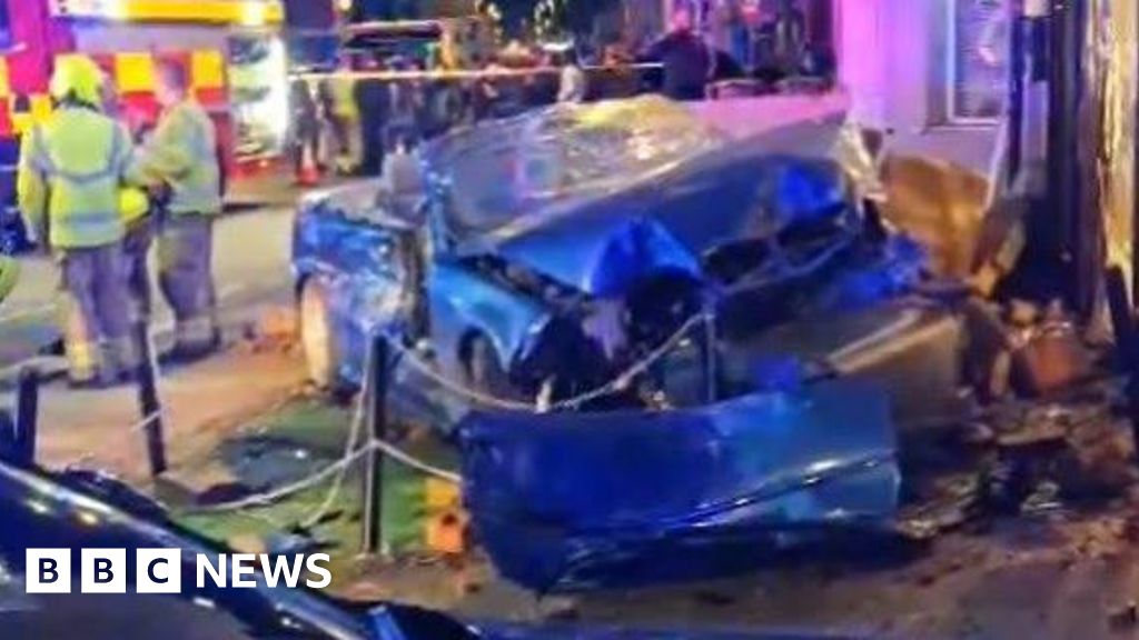 Man rescued after car crashes into shop in Luton - BBC News