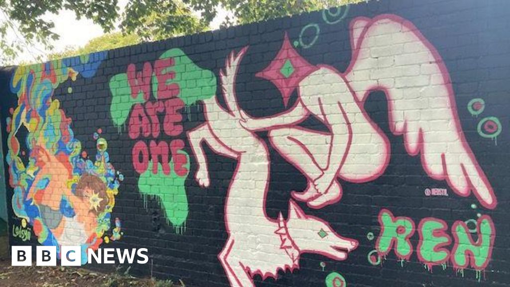 Worcester street murals to be repainted for art festival - BBC News