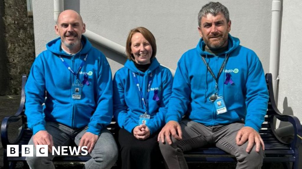 Addiction support charity pop-up gives overdose advice in Douglas - BBC ...
