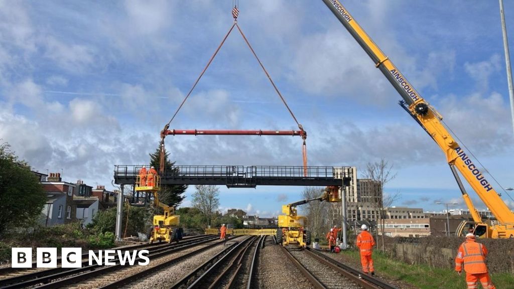 Railway track upgrades completed across Kent and West Sussex - BBC News