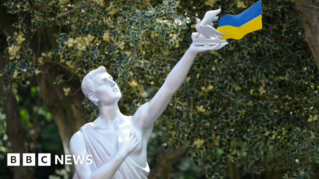 Eurovision: Ukraine peace statue unveiled in Liverpool - BBC News