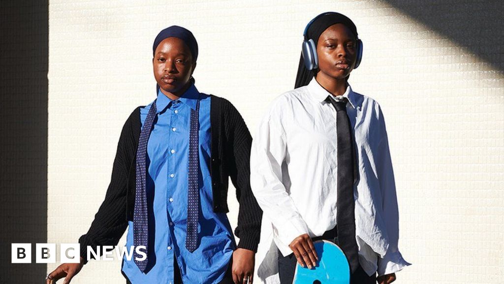 Winning portraits 'capture tapestry of life' - BBC News