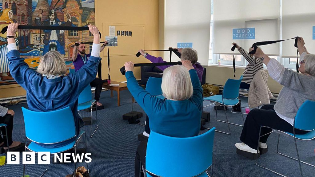 Blind yoga helps stroke survivor deal with sudden sight loss - BBC News