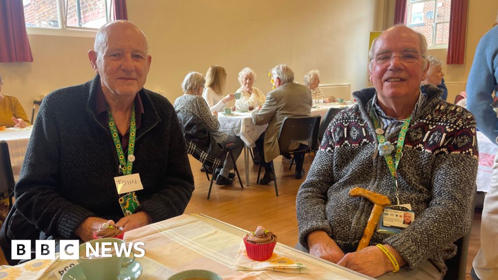 Cheshire man with dementia says diagnosis not end of world - BBC News