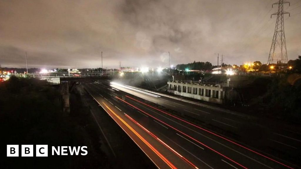 M6 bridge beams lifted into place near Walsall - BBC News