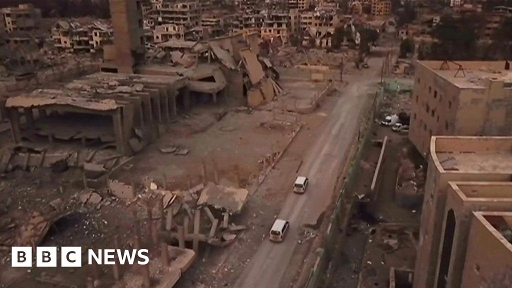 How did IS fighters escape from Raqqa? - BBC News