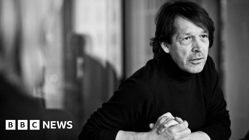 New Year’s Honours: Factory designer Peter Saville becomes CBE - BBC News