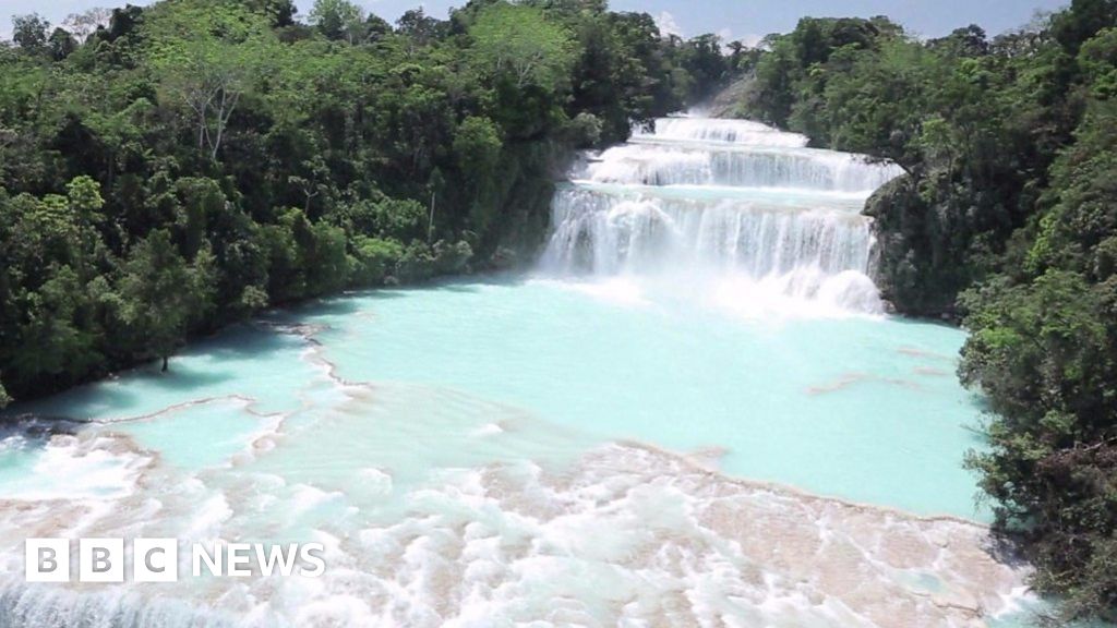 Battle to restore Mexico's quake-hit waterfall - BBC News