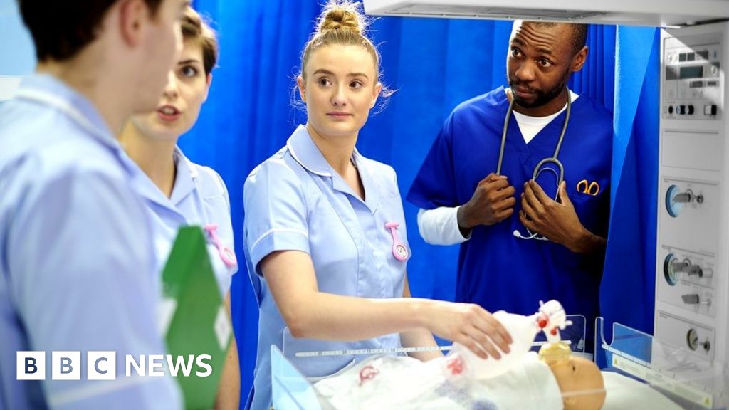 Scotland's student nursing intake 700 short of target - BBC News
