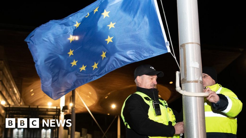Brexit: Flag lowered at Senedd as the UK leaves the EU - BBC News