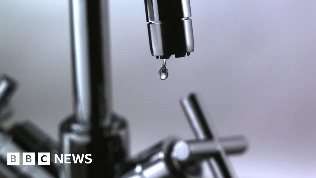 Thames Water supplies back after Boxing Day outage - BBC News