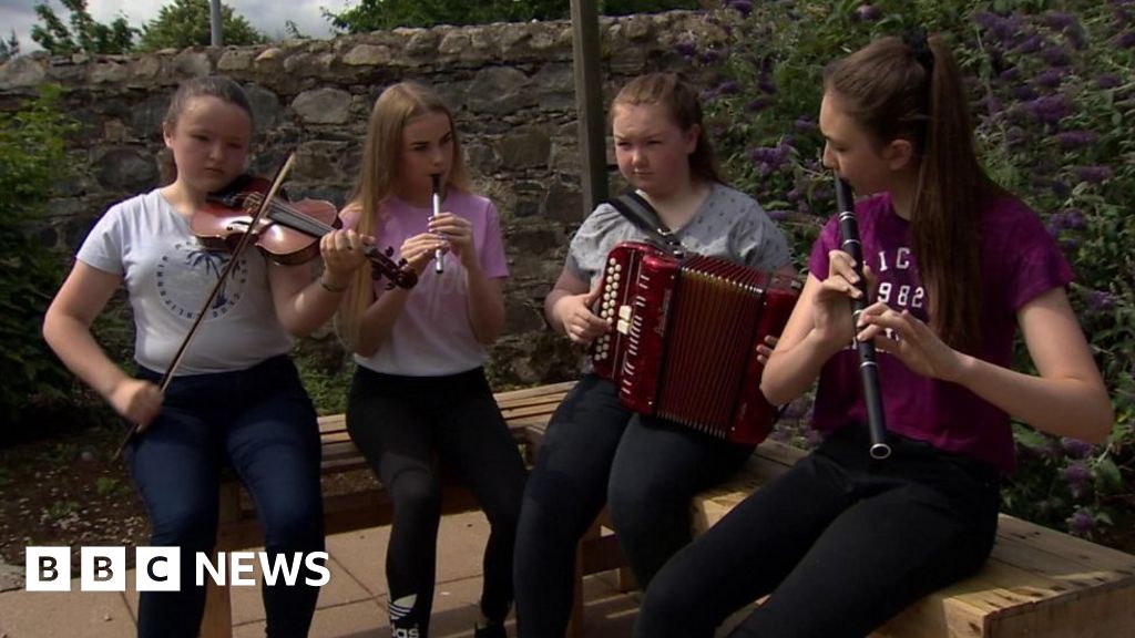 Ulster Fleadh 2018: Music 'promotes religious harmony' - BBC News