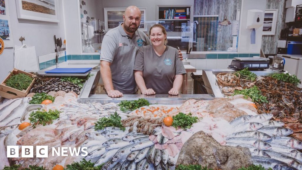 Value of seafood in Cornwall shown in new report - BBC News