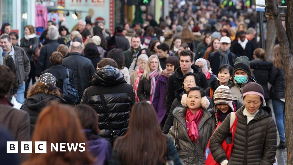 UK migration: Fewer EU arrivals but overall figure stays the same - BBC ...