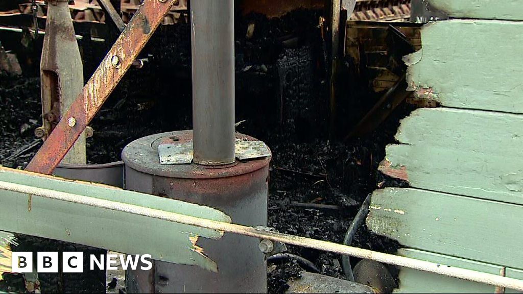 Angus railway vintage rail carriage destroyed by fire-raisers - BBC News